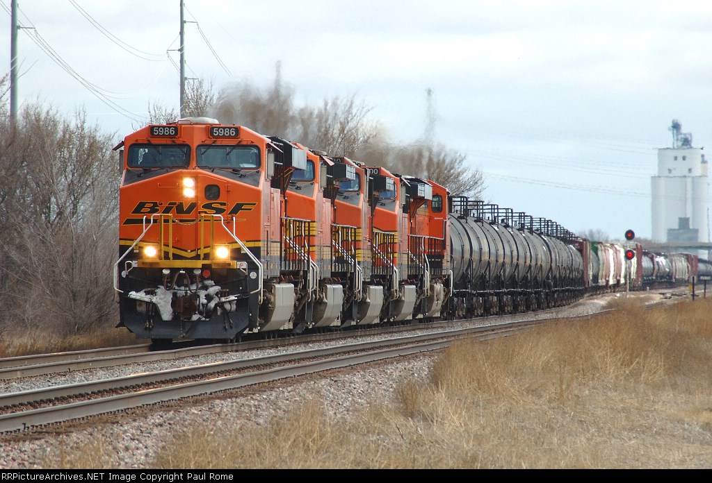 BNSF 5986, ES44AC, five units work a westbound manifest